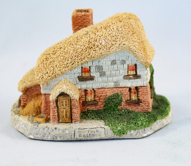 2. Norfolk Cottage - Artware Studios - England - Vintage Ceramics